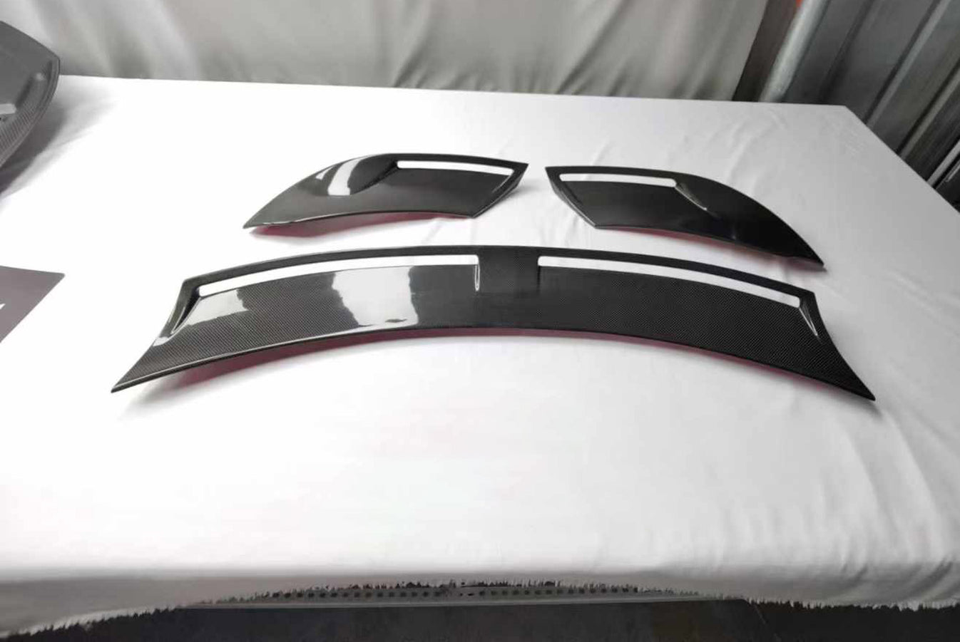 Dry carbon fiber rear wing spoiler for Ferrari Roma 2020+ – F-Tech Motors